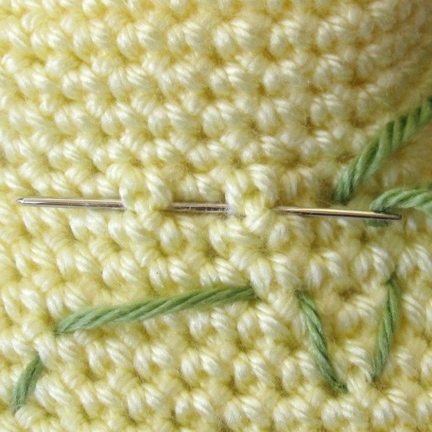 Embroidery on Crochet 1: Basics and freehand stitching - ReveDreams.com