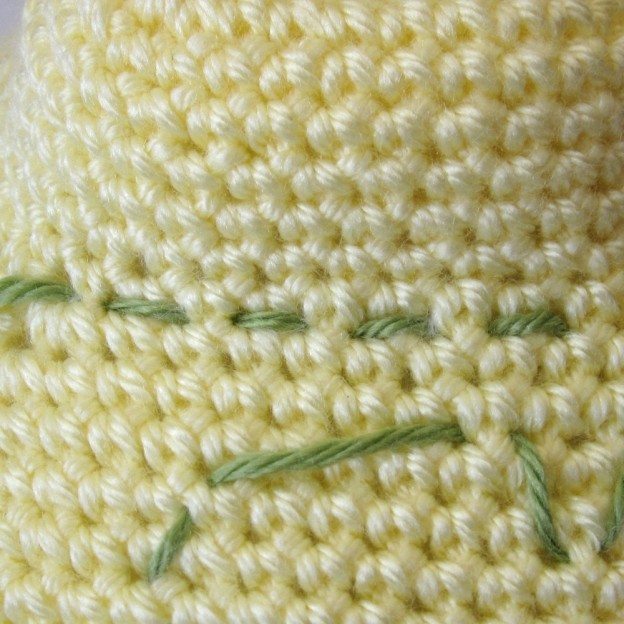 Embroidery on Crochet 1: Basics and freehand stitching - ReveDreams.com